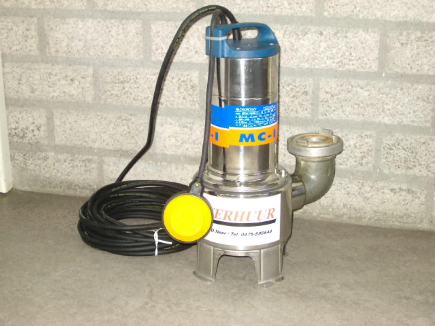 DOMPELPOMP 24 M3/UUR – Derks Verhuur